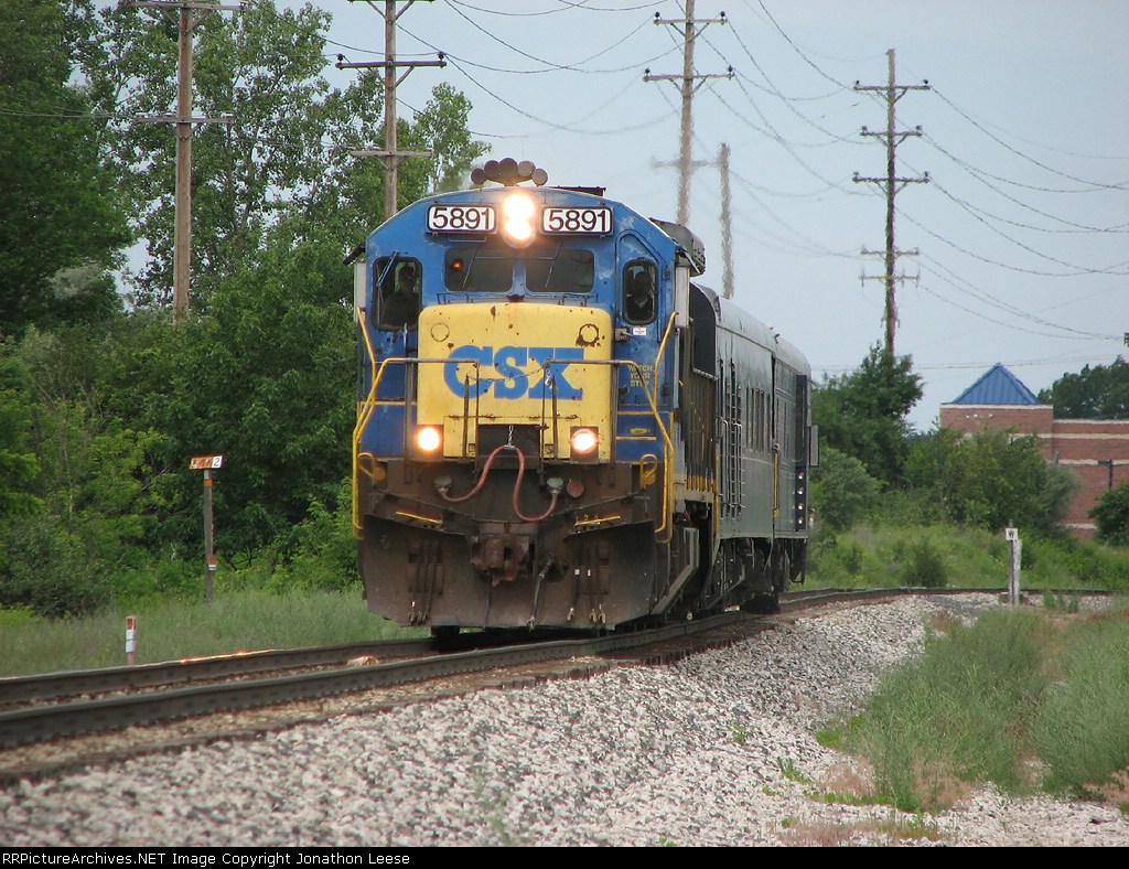 CSX 5891 leading Geometry train W001-19